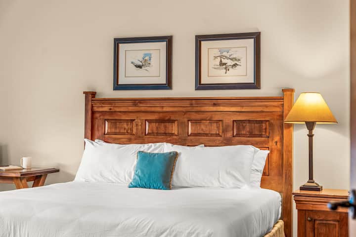 King Room With View, Balcony & Best Location - Crested Butte, CO