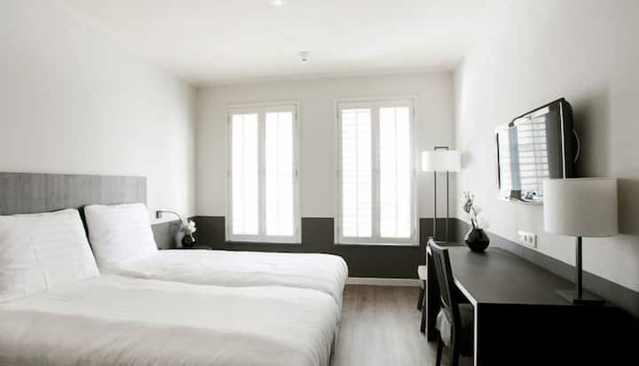 Stylish Haven W/balcony | Huizen Harbor & Museums - Bussum