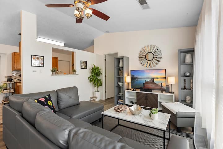 Mountain View Escape - Albuquerque, NM