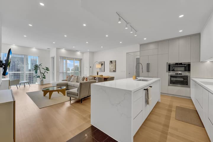 Downtown 3br Condo | Cn Tower & Lake Views! - Toronto