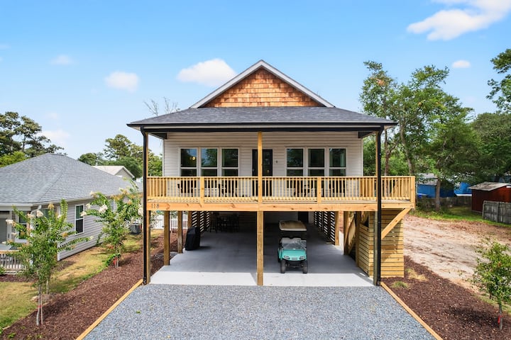 New Lux House | Walk To Beach + Private Suite! - Bald Head Island, NC