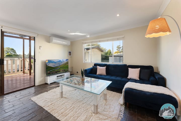 Spacious 4br Family Home | Private Yard + Patio - Kingswood