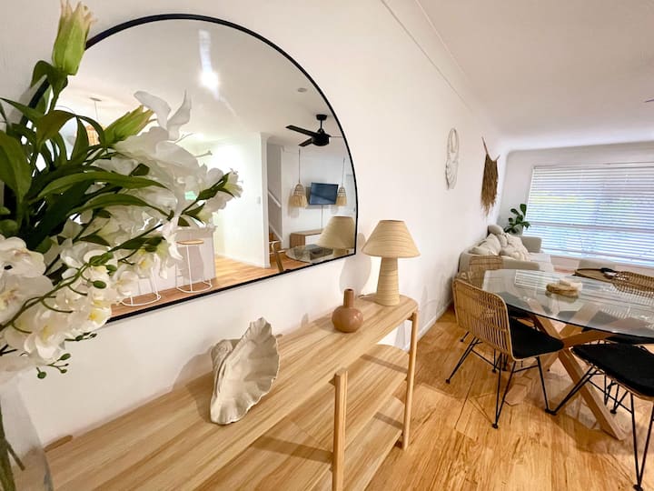 Coolangatta Surf & Stay - Townhouse: Pet Friendly - Coolangatta
