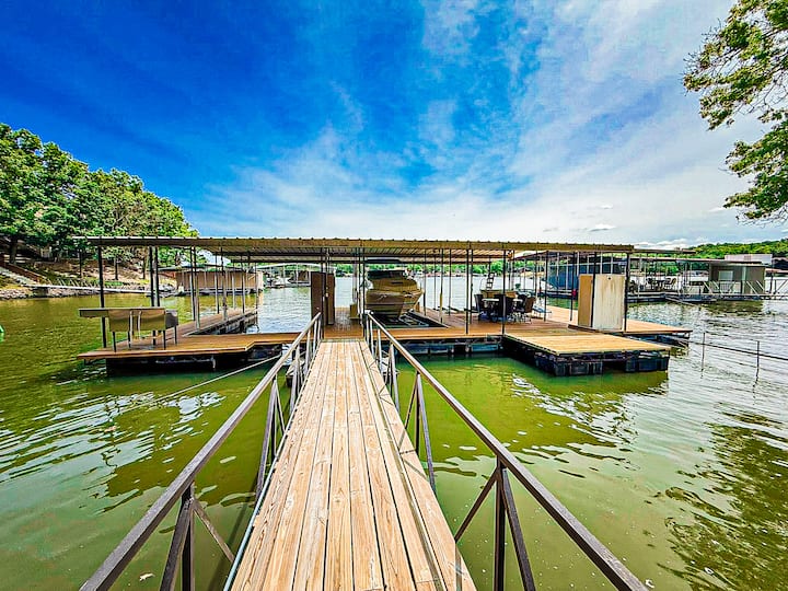 Lakefront-4bd/2ba/private Dock/decks/firepit-10pp - Sunrise Beach, MO