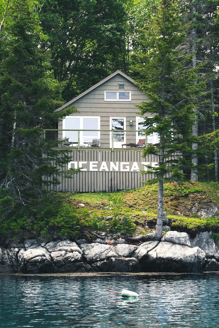 Queen Room Opens Onto Private Deck - Boothbay Harbor