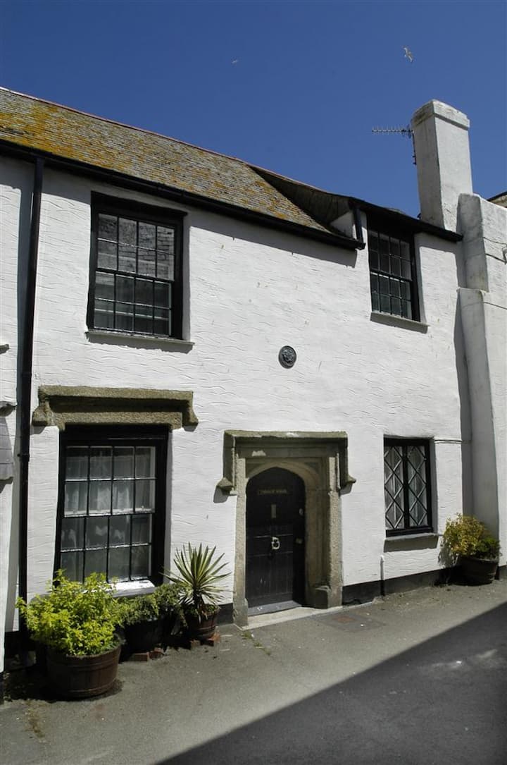 Church House | Character, Log Fire, Walk To Beach - Looe