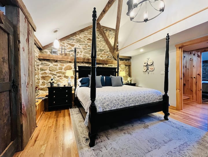 Timeless Elegance In Restored Suite – King Bed & P - Purcellville, VA