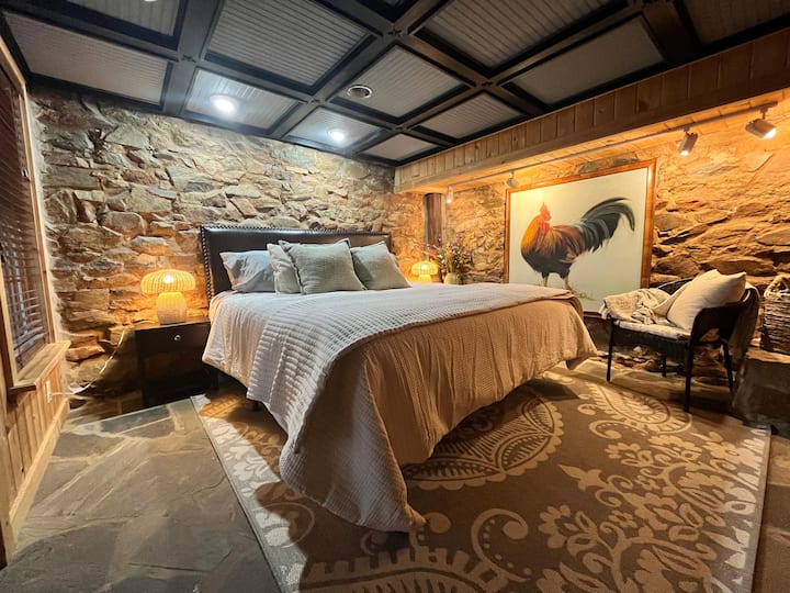 Luxury King Suite W/ Private Entrance & Slate Walk - Purcellville, VA