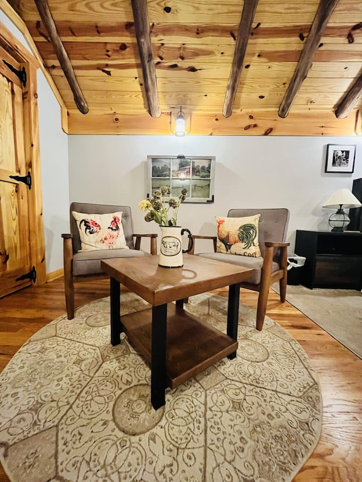 Rustic Charm Meets Modern Comfort In Barn Loft Esc - Purcellville, VA
