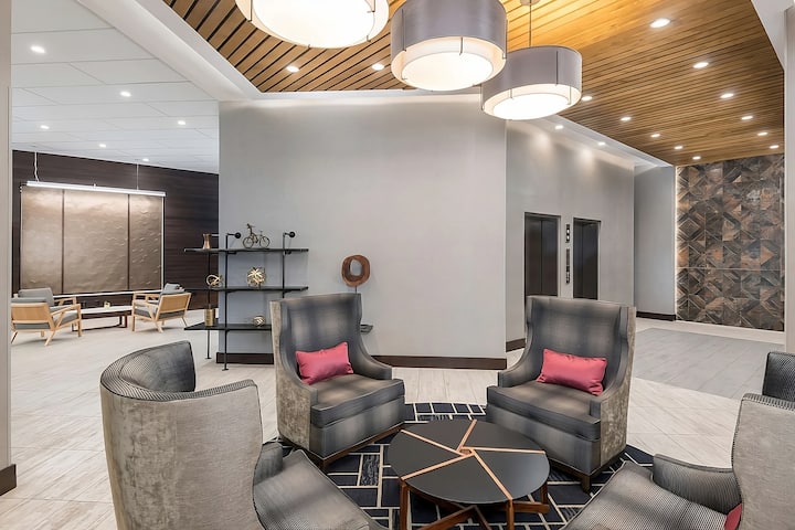 Triple King Units, Free Breakfast, Zoo Area - Greenville, SC