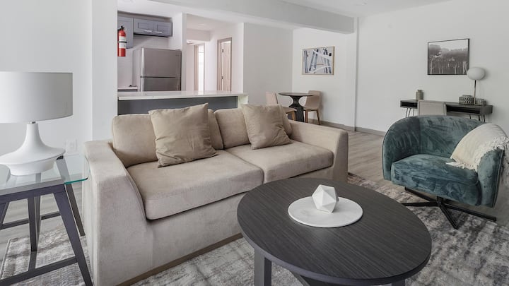 Landing | Beautiful 2bd, Pool, Gym - Maryland