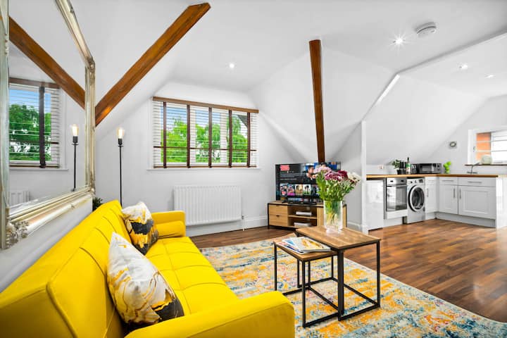 Stylish Apartment With Terrace * Wolverhampton - 伍爾弗漢普頓