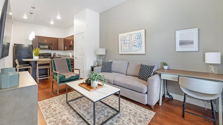 Landing | Spectacular 1bd, Clubhouse, Pool - Sandy, UT