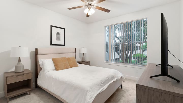 Landing | Chic 1bd, Courtyard, Pool - Dallas, TX