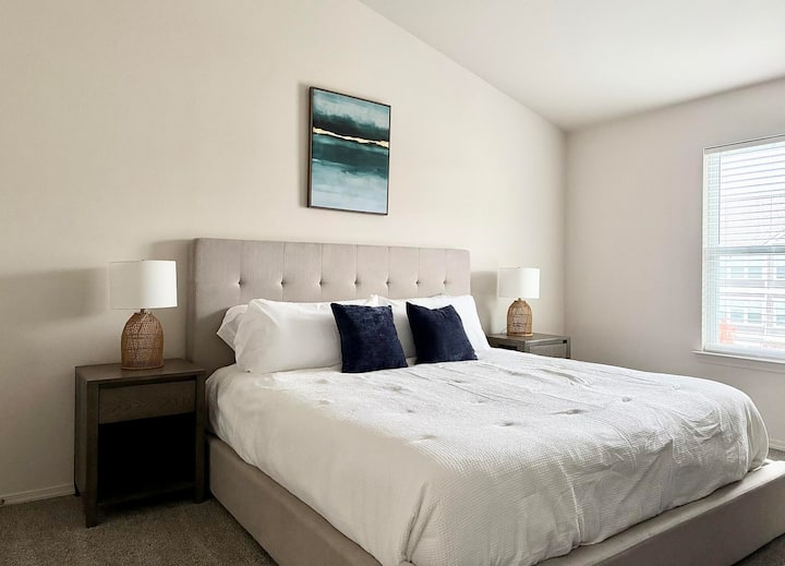 Landing | Stunning 1bd, Gym, Clubhouse - Belton, MO