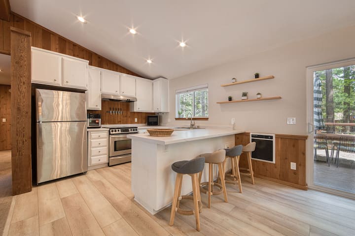 Charmed Cabin At Tahoe Donner - 2 Br W/ Hoa - Truckee, CA