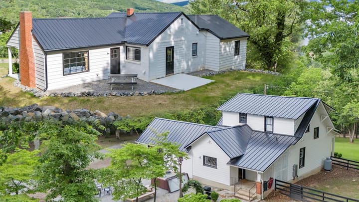 Blue Ridge Farm: Reunions, Retreats, Weddings - Roanoke, VA