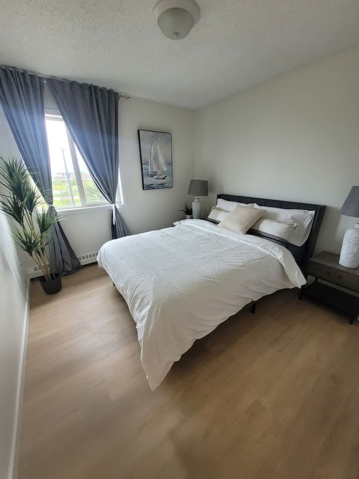 Close To Dt | 2 Bedroom Apartment - St. Albert