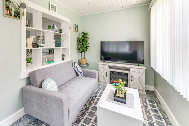 4 Mi To John's Pass: Cozy St Pete Beach Apt! - St. Pete Beach, FL