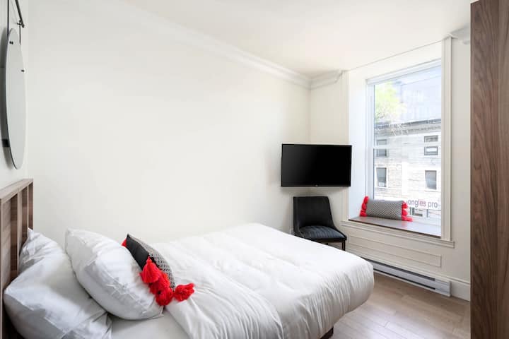 Tiny All-included Studio - Laval, Canada