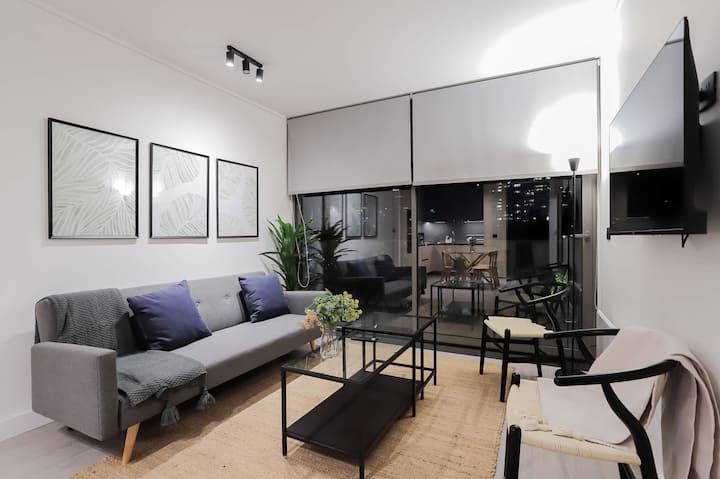 Las Condes Crew Comfort: 2br Near Mall + Amenities - Las Condes