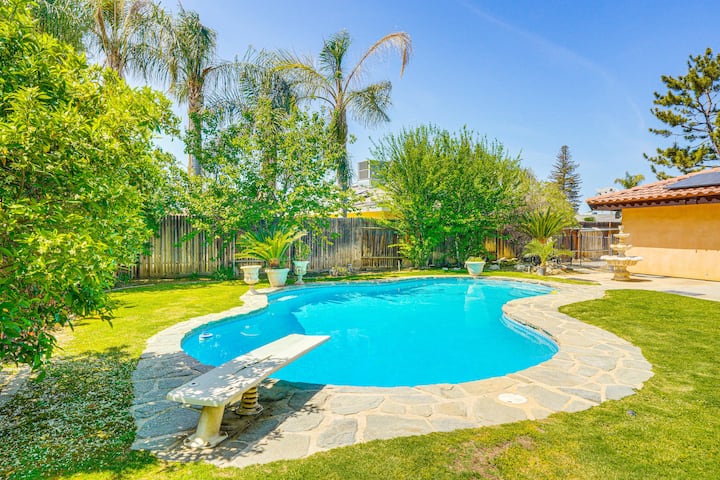 7 Mi To Dtwn: Poolside Paradise In Bakersfield! - 貝克斯菲爾德