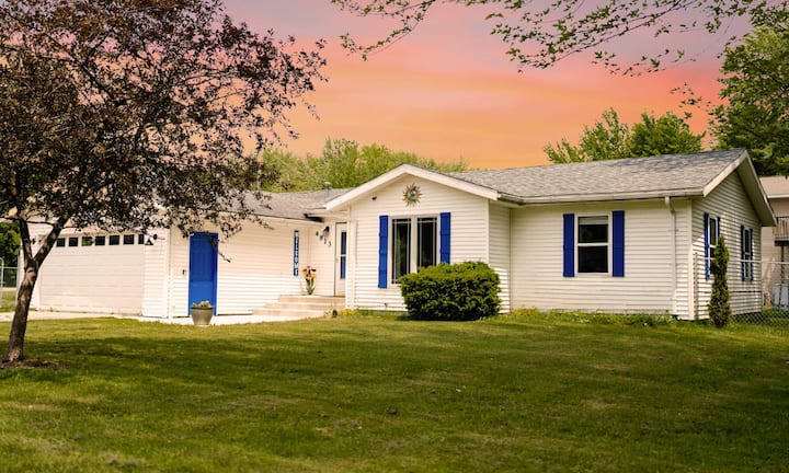 Kevins Place Near Pawpaw Lake! - Hartford, MI