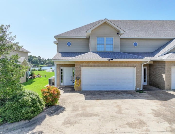 Lakeside Living - Hot Springs, Ar - Lake Hamilton, AR