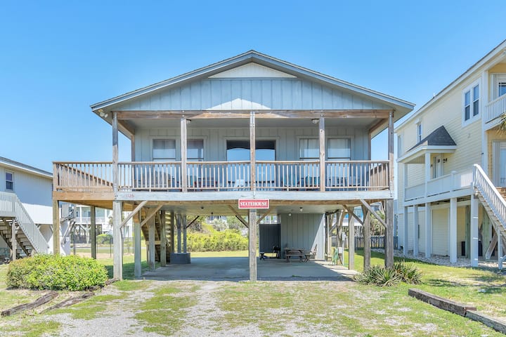 Statehouse: Oceanview Beach Cottage In East Beach - Oak Island, NC