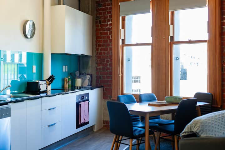 Spacious 4-bedroom Central City Apartment - Northland