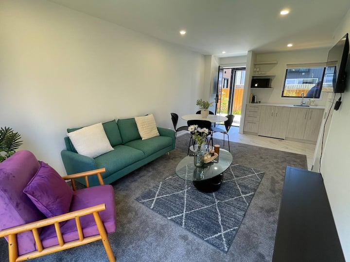 Modern Oasis: 1br On Rosebank Road - Auckland