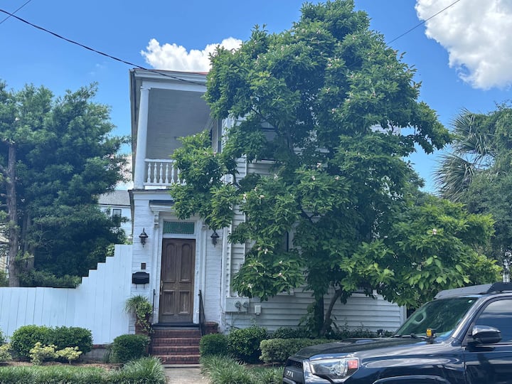 Quaint Victorian Apartment In Downtown Charleston - Charleston, SC