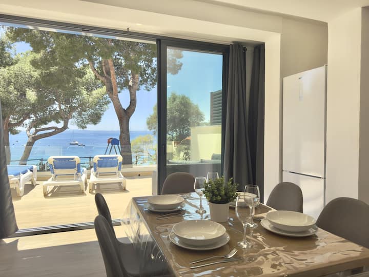 A13. Wonderful Sea Views In Front Of The Beach - Cadaqués