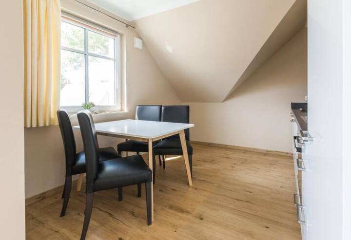 Haus Muschelsucher, Birkenstraße 7a, App. 6 - Zingst