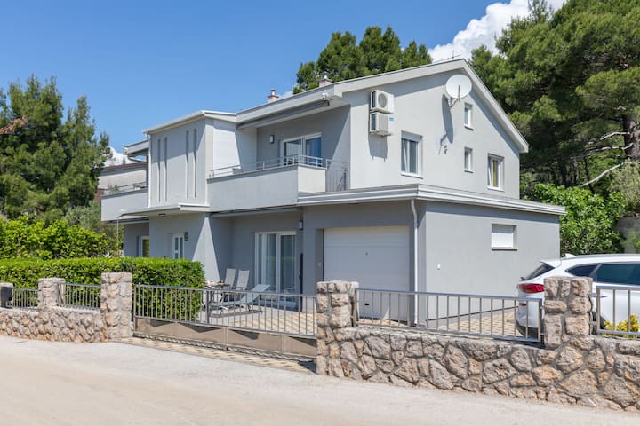 Apartment Sea & Stone No.1 Near The Beach - Starigrad