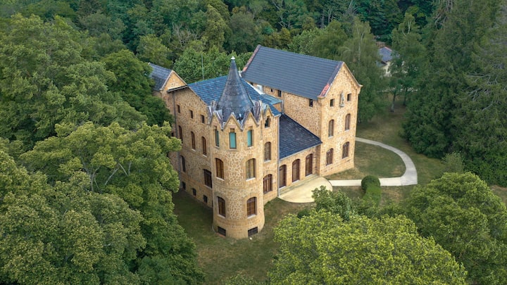 Domaine Avec Château Moderniste Et Piscine Près De - Sant Hilari Sacalm