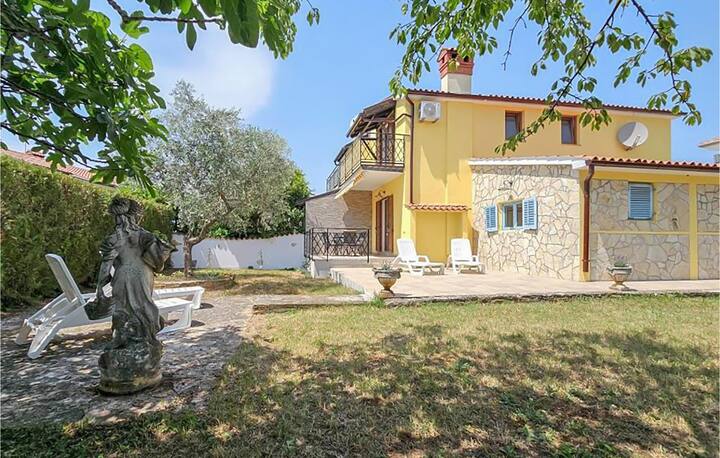 Stunning Home In Novigrad With Wifi - Novigrad