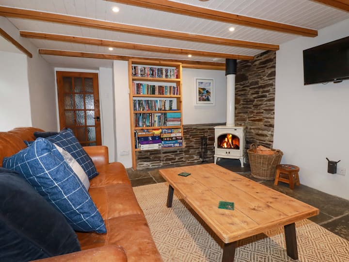 Crab Cottage - Tintagel Castle