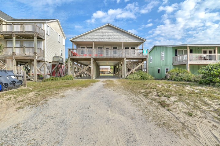 No Worries: Spacious, Well-equipped Kitchen, - Oak Island, NC