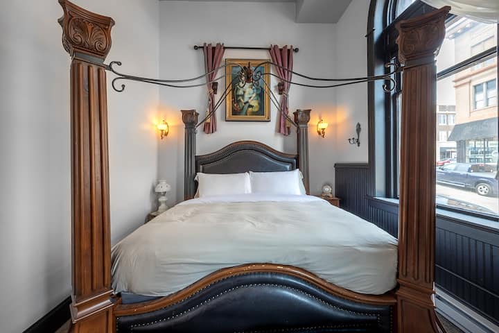 Oliver Inn | Suite 9 | Knudsen - Duluth