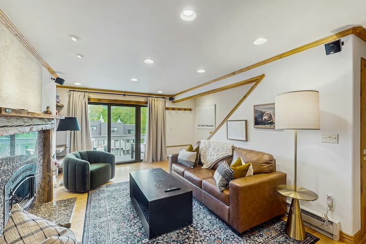 Two Br Condo W/ Balcony, W/d & Great Location - Vail, CO