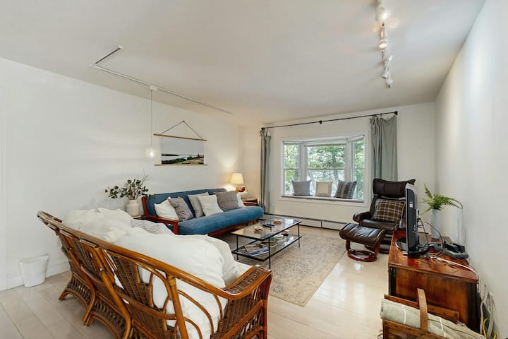 3br Tranquil Lakefront Cottage With A Private Dock - Bar Harbor, ME
