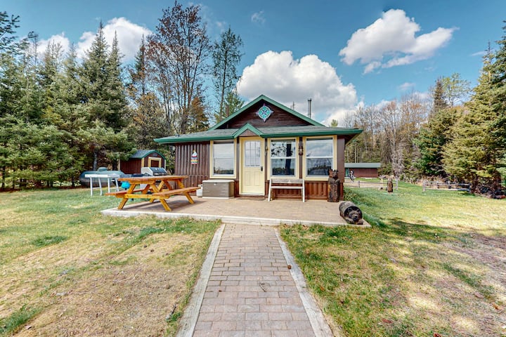 Rustic 2br Lakefront | Dock | Gas Grill | Firepit - St. Germain, WI