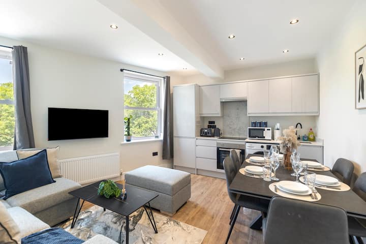 Kew View Suite 2br Sleeps 9, Near Central London - Hayes