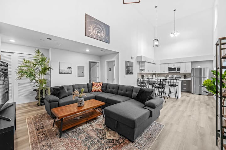 Sprawling 8 Bed Complex, Pool Table, Parking! - Philadelphie, PA