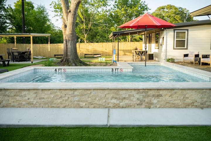 5br/3.5ba Dunn Right - Pool, Game Room, Yard Games - Bryan, TX