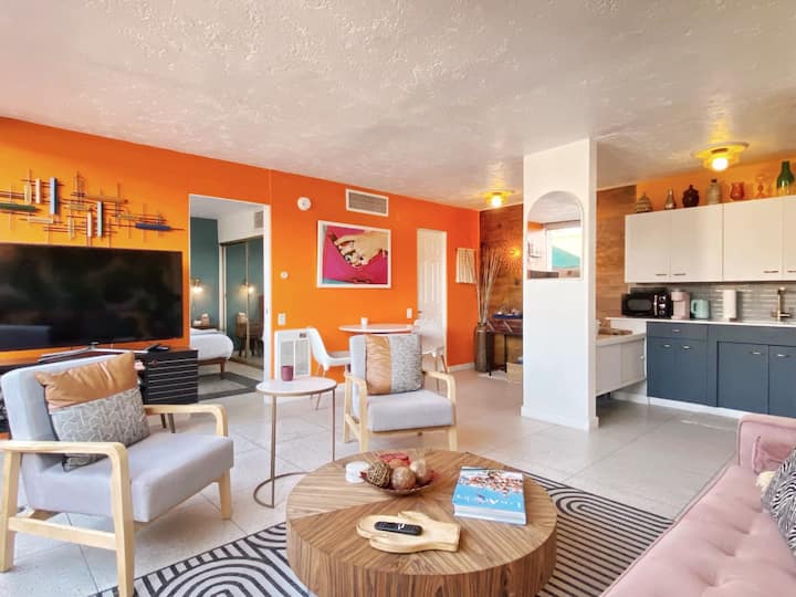 Atomic Orange Oasis @ Ocotillo Lodge - Pool, Gym! - Palm Springs, CA