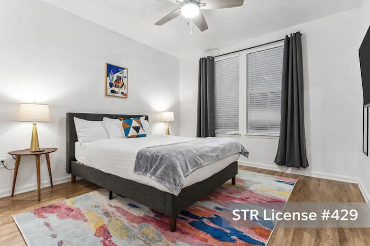 2 Bd Luxe Oasis, Near The Star And Shops - Frisco, TX