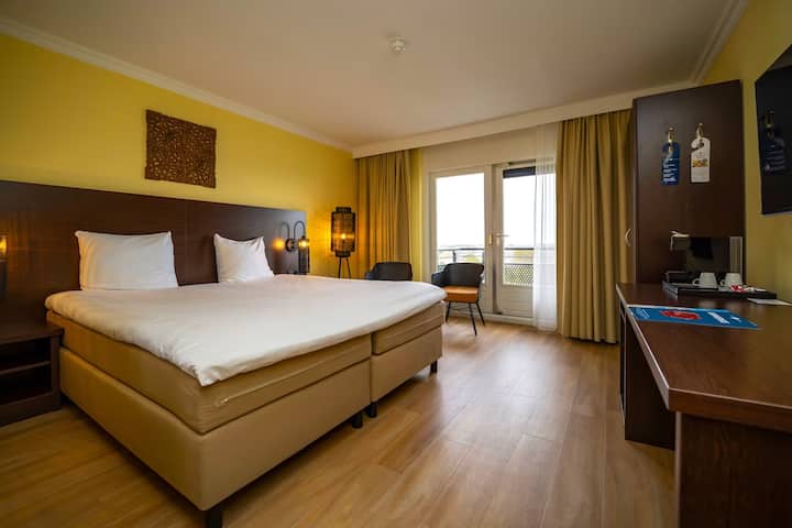 Inviting Seaside Retreat! Free Breakfast, Balcony! - Breskens