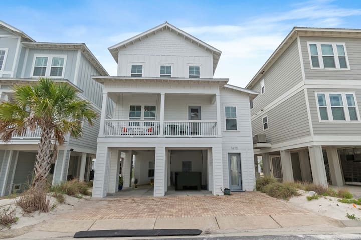 Sugar Beach Retreat | Beach Access + Resort Perks - Pensacola Beach, FL
